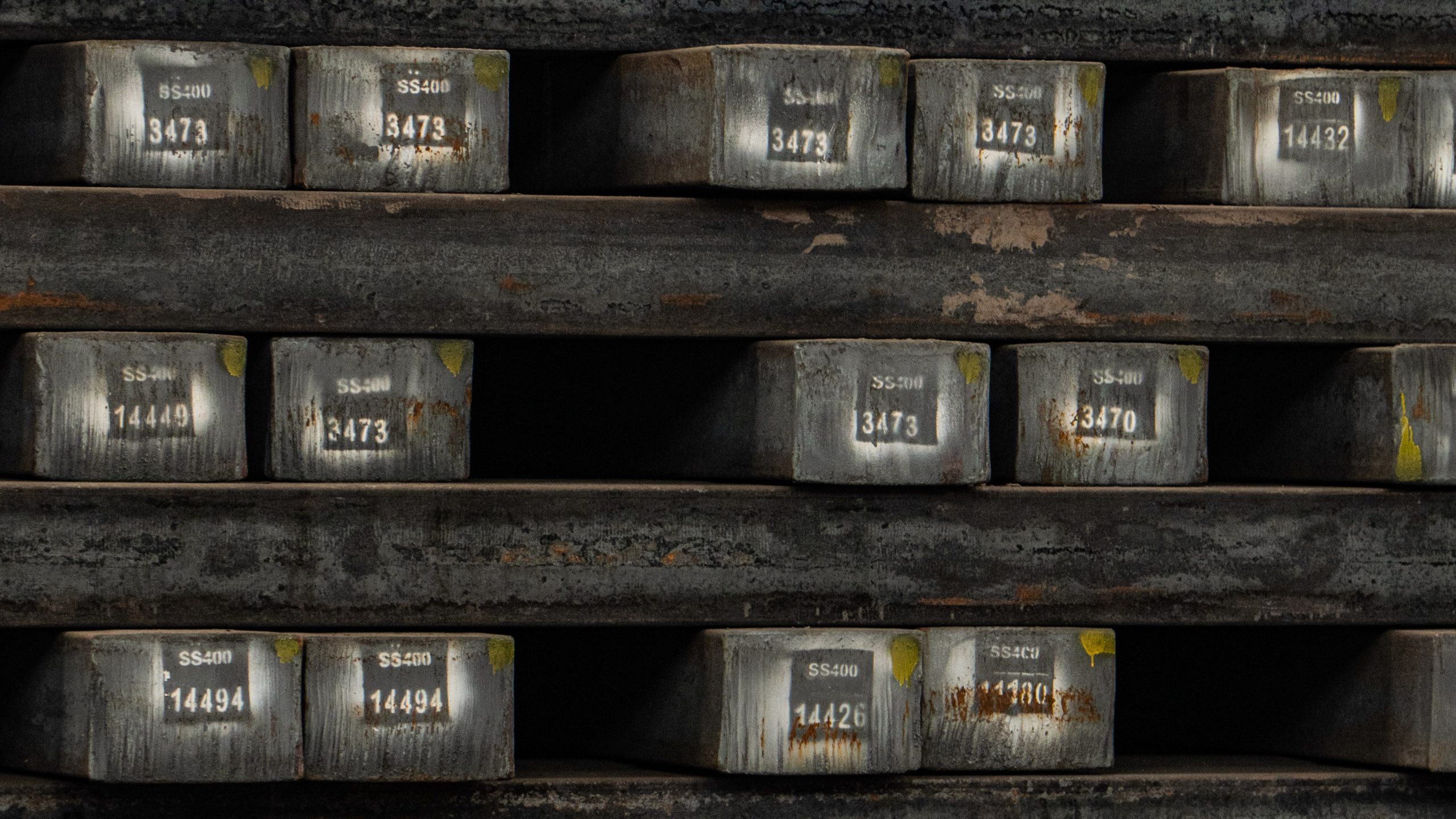 Daur Ulang Besi Tua: 6 Proses & Manfaatnya | Perwira Steel