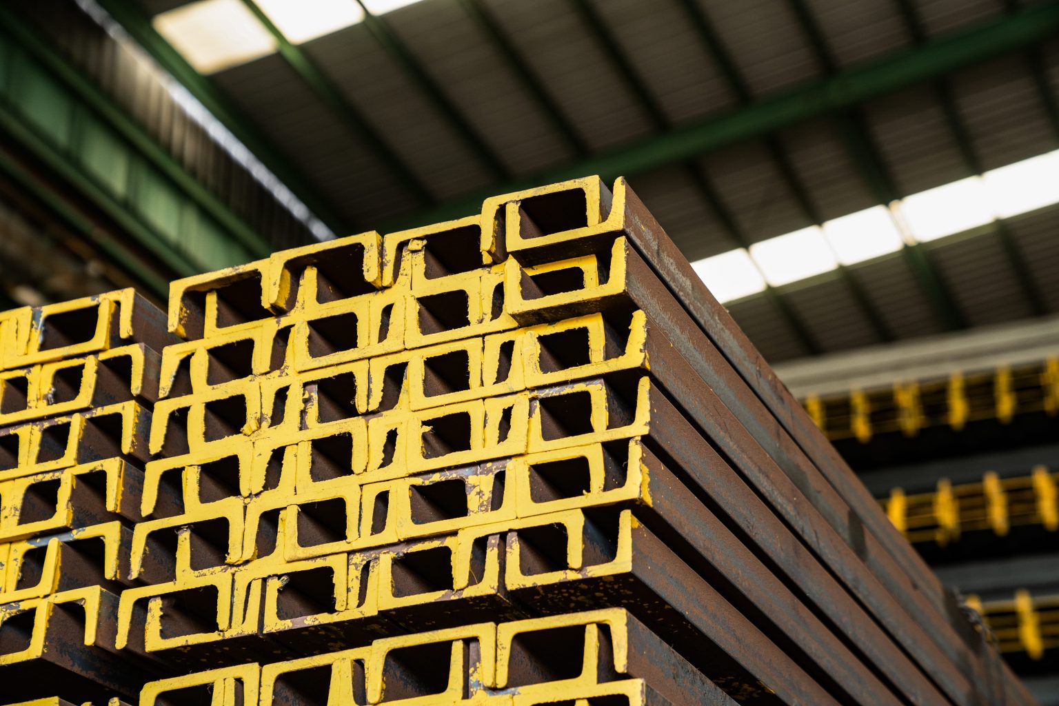 Besi UNP: Fungsi, Keunggulan & Tabel Ukurannya | Perwira Steel